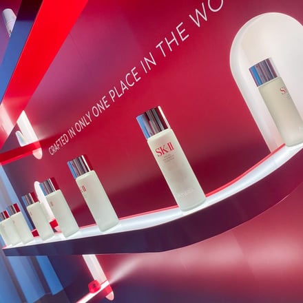 「SK-II」のグローバルイベントにTWICE ミナ、三吉彩花、渡辺直美が登場 ”真夜中の肌撮影”の舞台裏をトーク