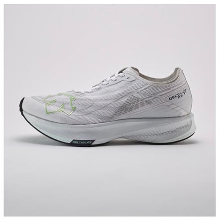 「デサント」初の厚底カーボンランニングシューズを発売
