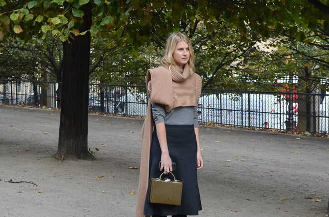 Street Style - パリ - Laura Stoloffさん - 2014年11月03日撮影 - FASHIONSNAP