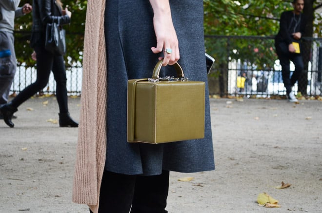 Street Style - パリ - Laura Stoloffさん - 2014年11月03日撮影 - FASHIONSNAP