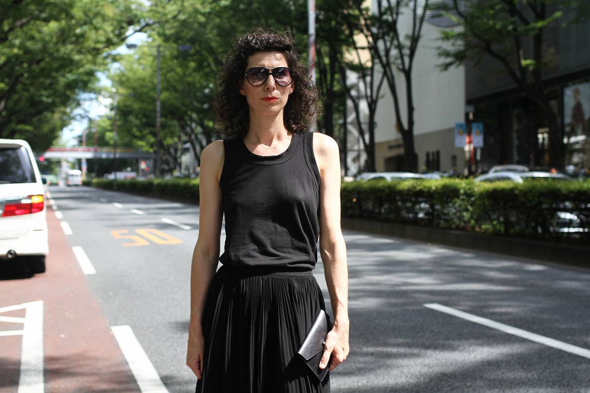 Street Style - 表参道 - Anna Antoniadesさん - 2018年08月27日撮影 - FASHIONSNAP.COM