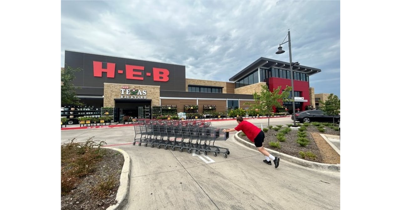 テキサスが誇るスーパーマーケット「HEB」 ネットスーパーの成長を見越した倉庫併設型店舗も