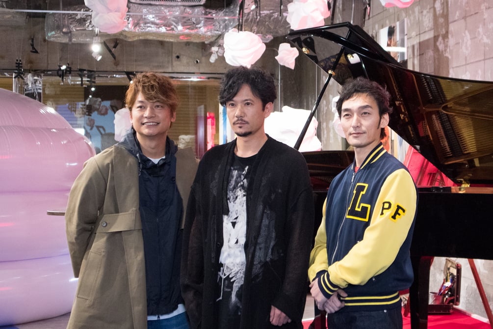 映画「クソ野郎と美しき世界」のポップアップが帝国ホテルプラザに、衣装展示も