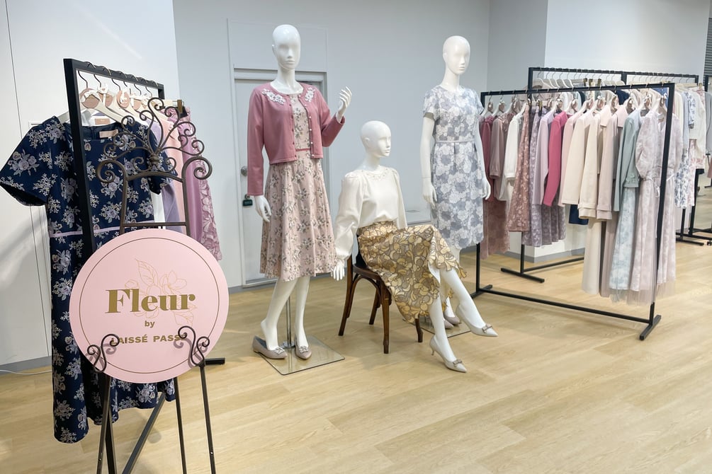 王道フェミニン「レッセ・パッセ」婚活服需要で好調 “お呼ばれ服”でも高い支持