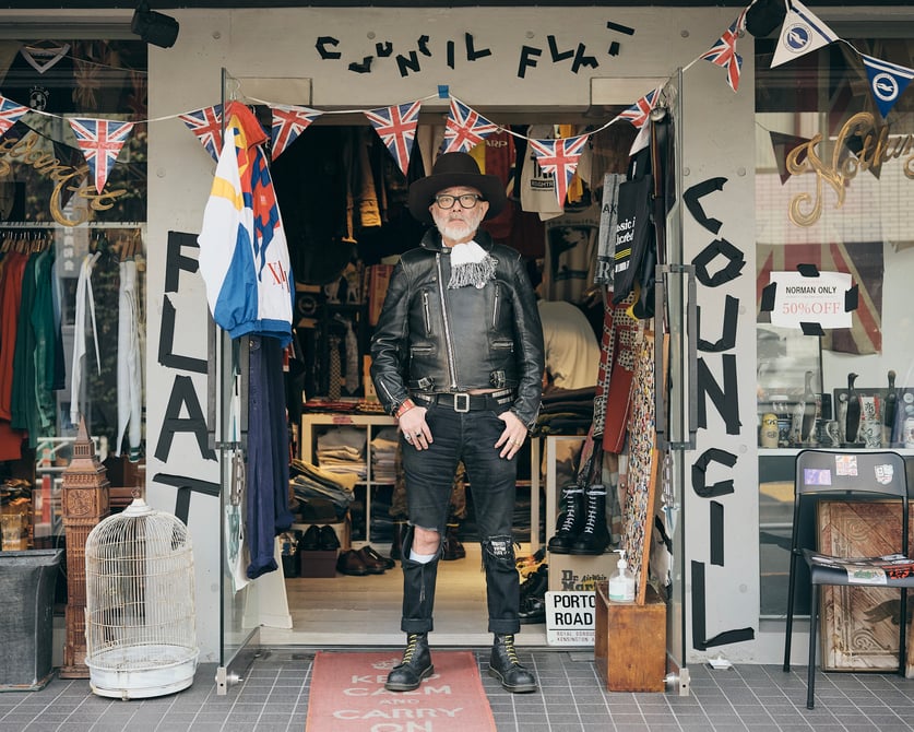 英国ミリタリーやピンバッジなど、馬場圭介のヴィンテージショップがポップアップ開催