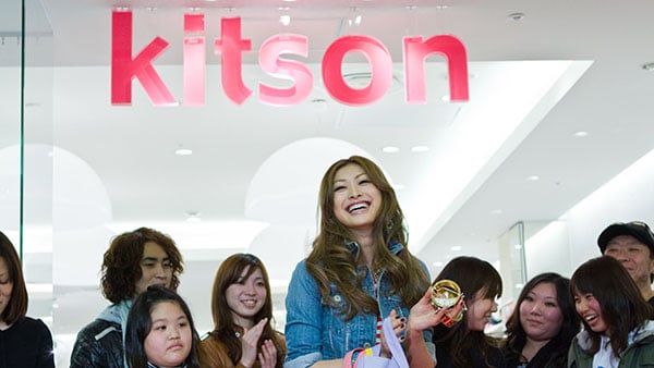 日本初上陸のkitson (キットソン) オープンに2000人が行列