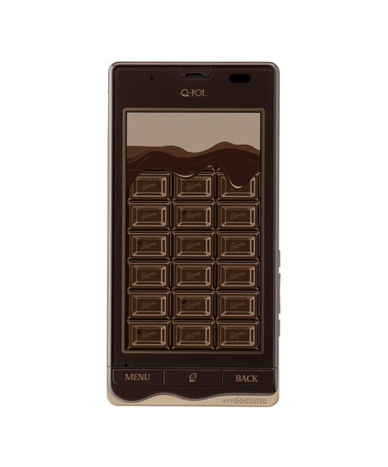 スマートな"板チョコフォン" Q-pot.×ドコモの新機種