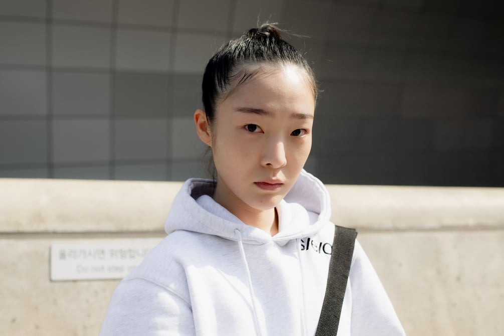 Street Style - ソウル - Kim na yeongさん - 2023年04月20日撮影 - FASHIONSNAP