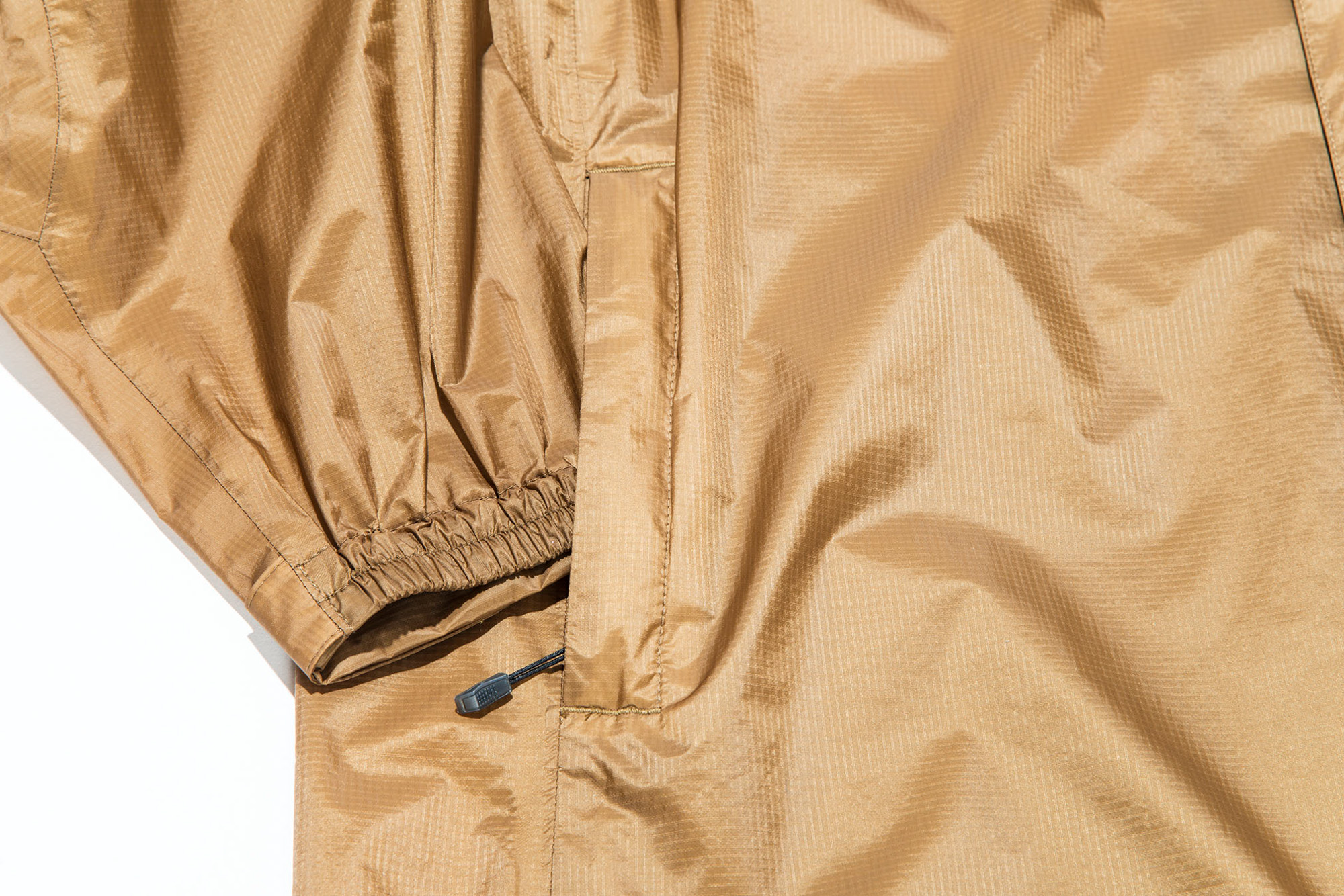 独自の防水透湿機能を採用、コロンビア ブラック レーベルが新作コート発売