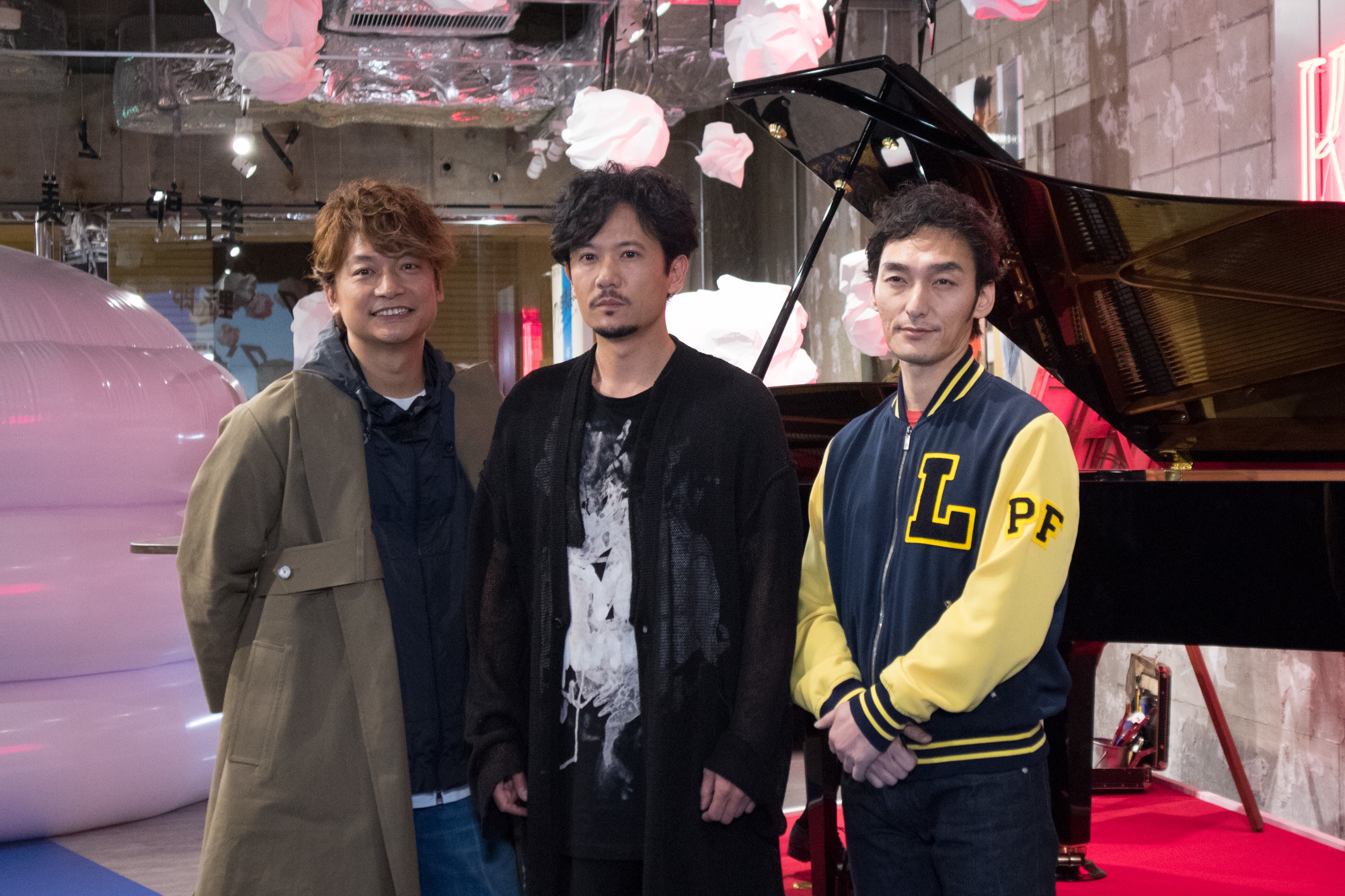 映画「クソ野郎と美しき世界」のポップアップが帝国ホテルプラザに、衣装展示も