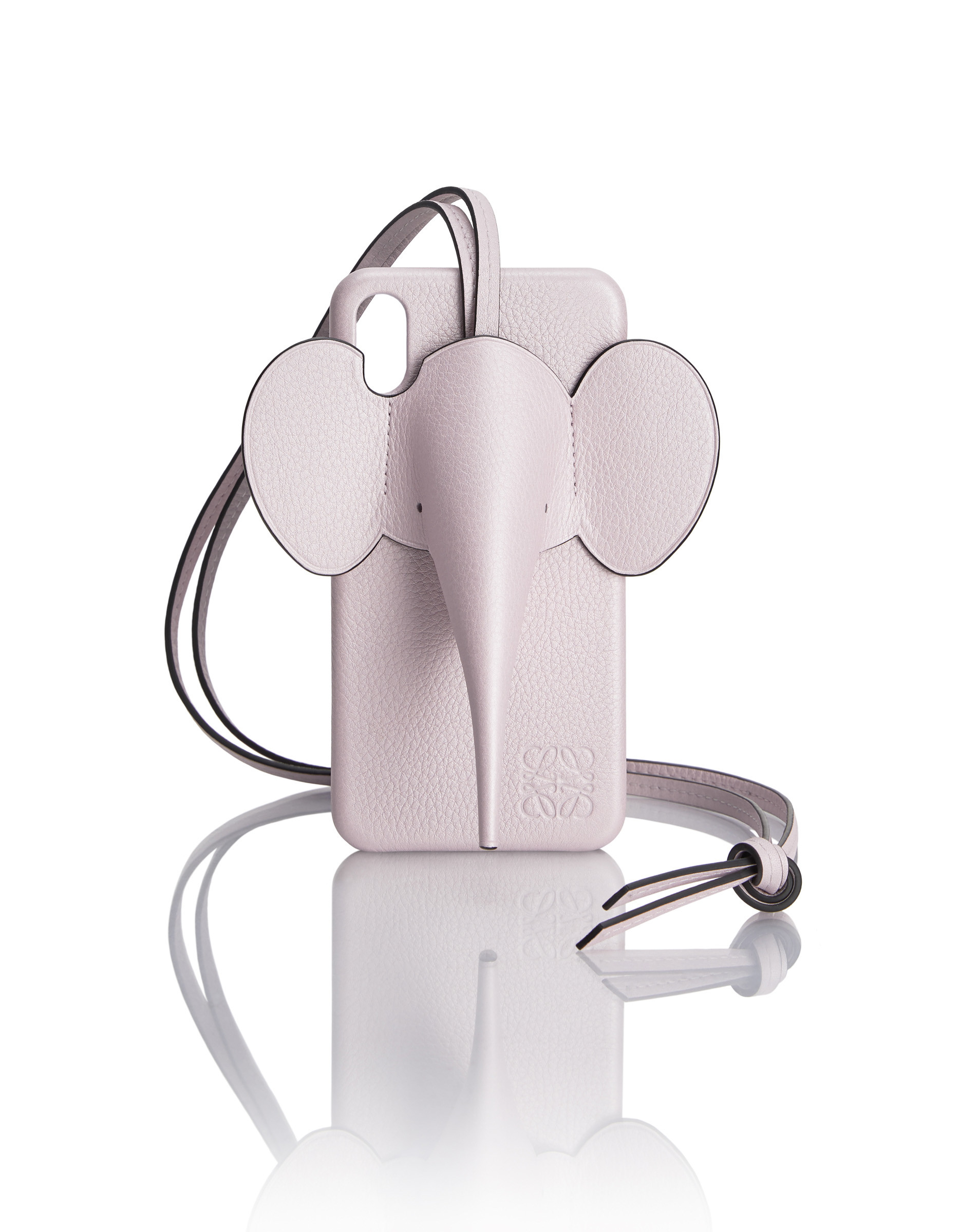 「ロエベ」ゾウをモチーフにしたiPhoneケース発売、ストラップが付属