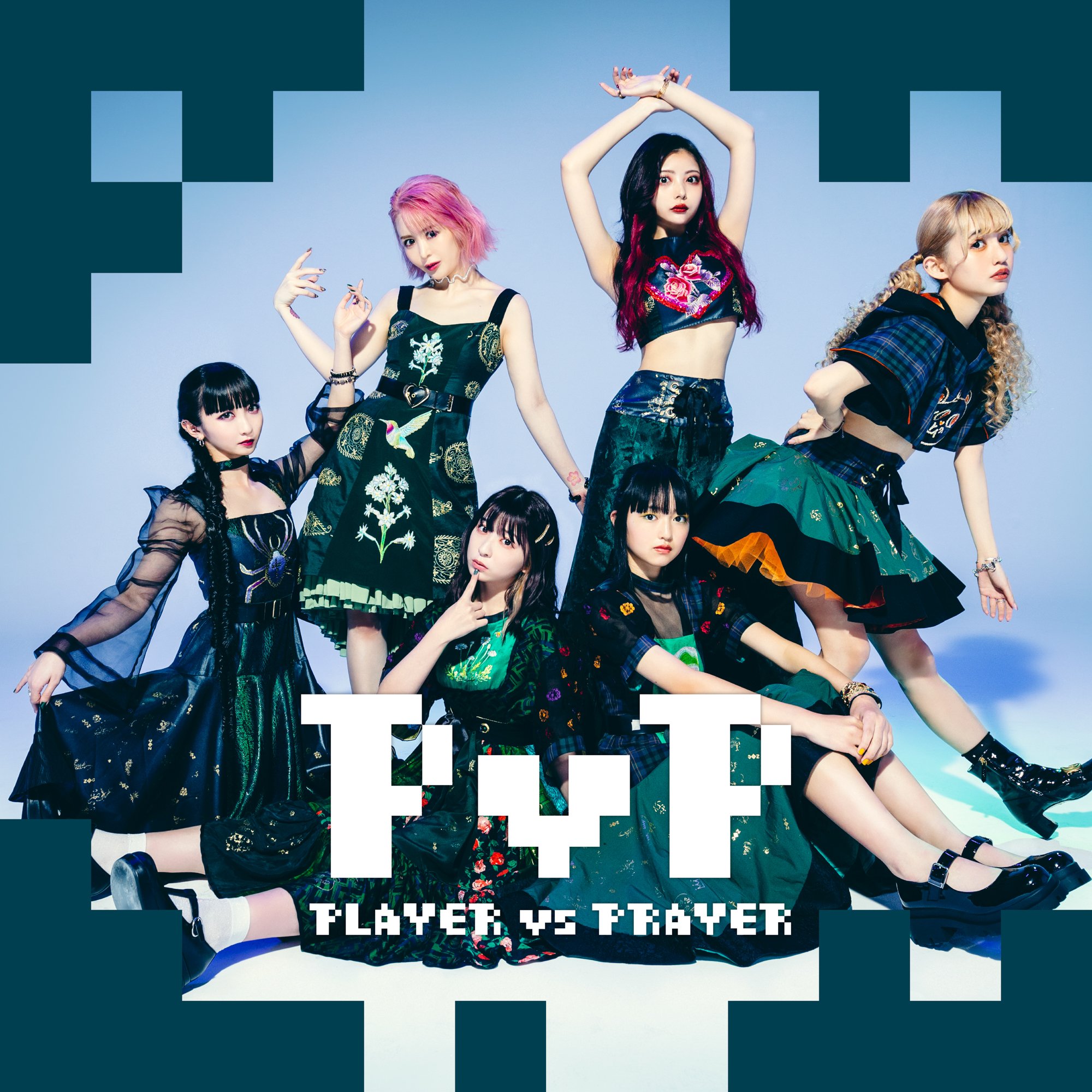 有本ゆみこがアイドルグループ「ZOC」の新衣装をデザイン、蜘蛛や薔薇など各メンバーのモチーフを刺繍