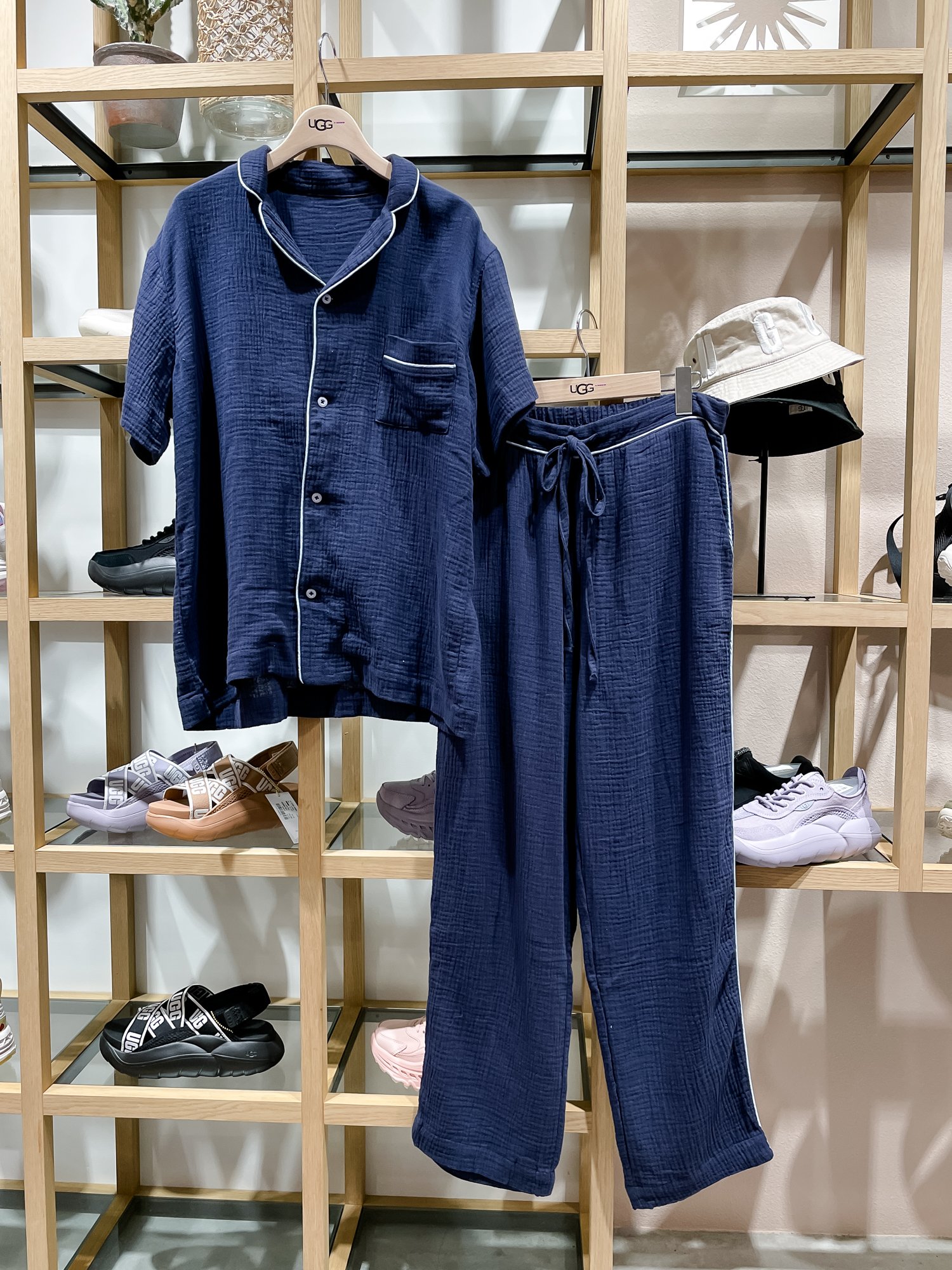 UGGが初のルームウェア発売、アイコンシューズのシープスキンから着想したデザインに