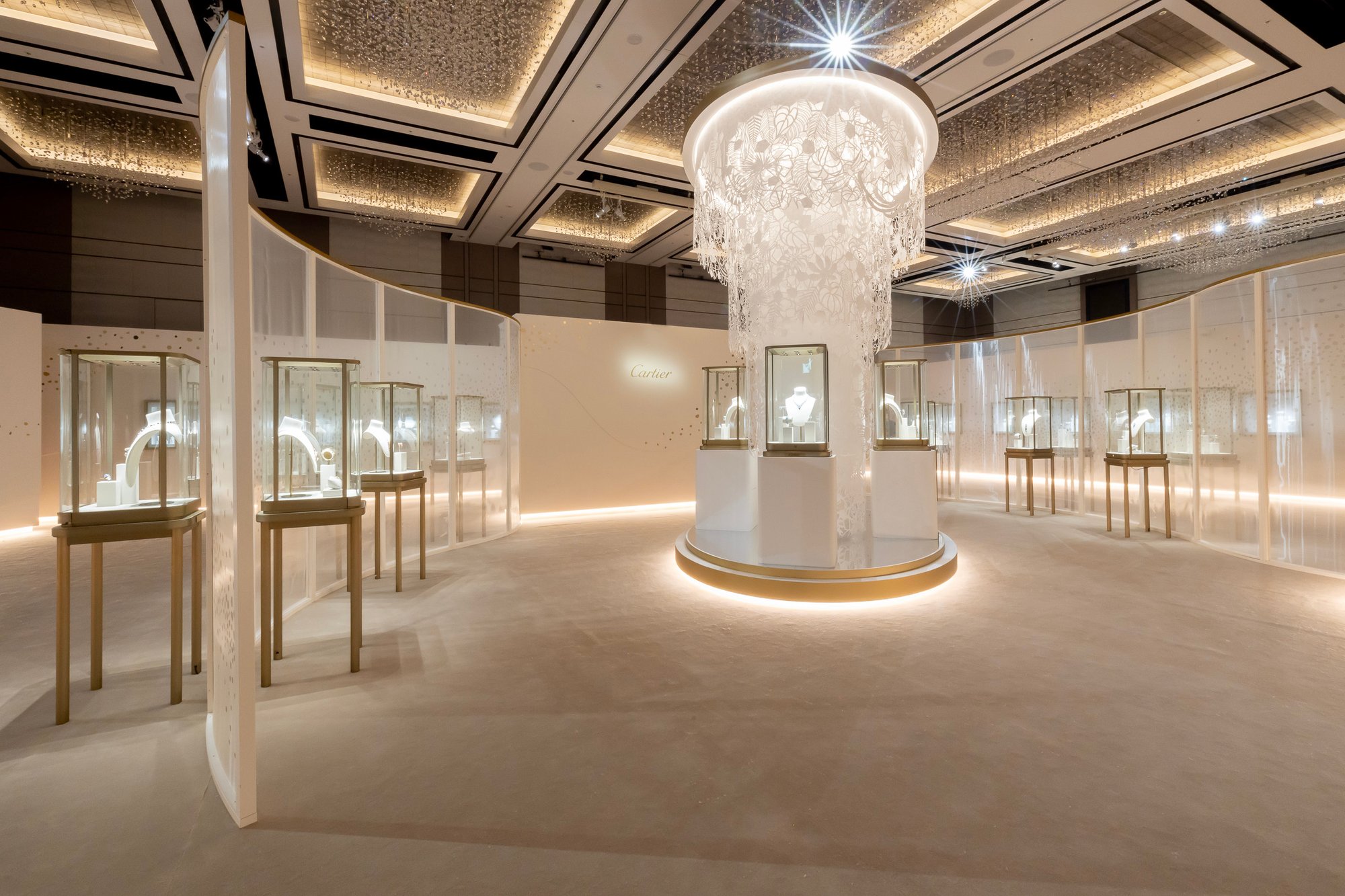 パンテールが誘う「カルティエ」魅惑の世界 Cartier Salonにハイジュエリー約500点が集結