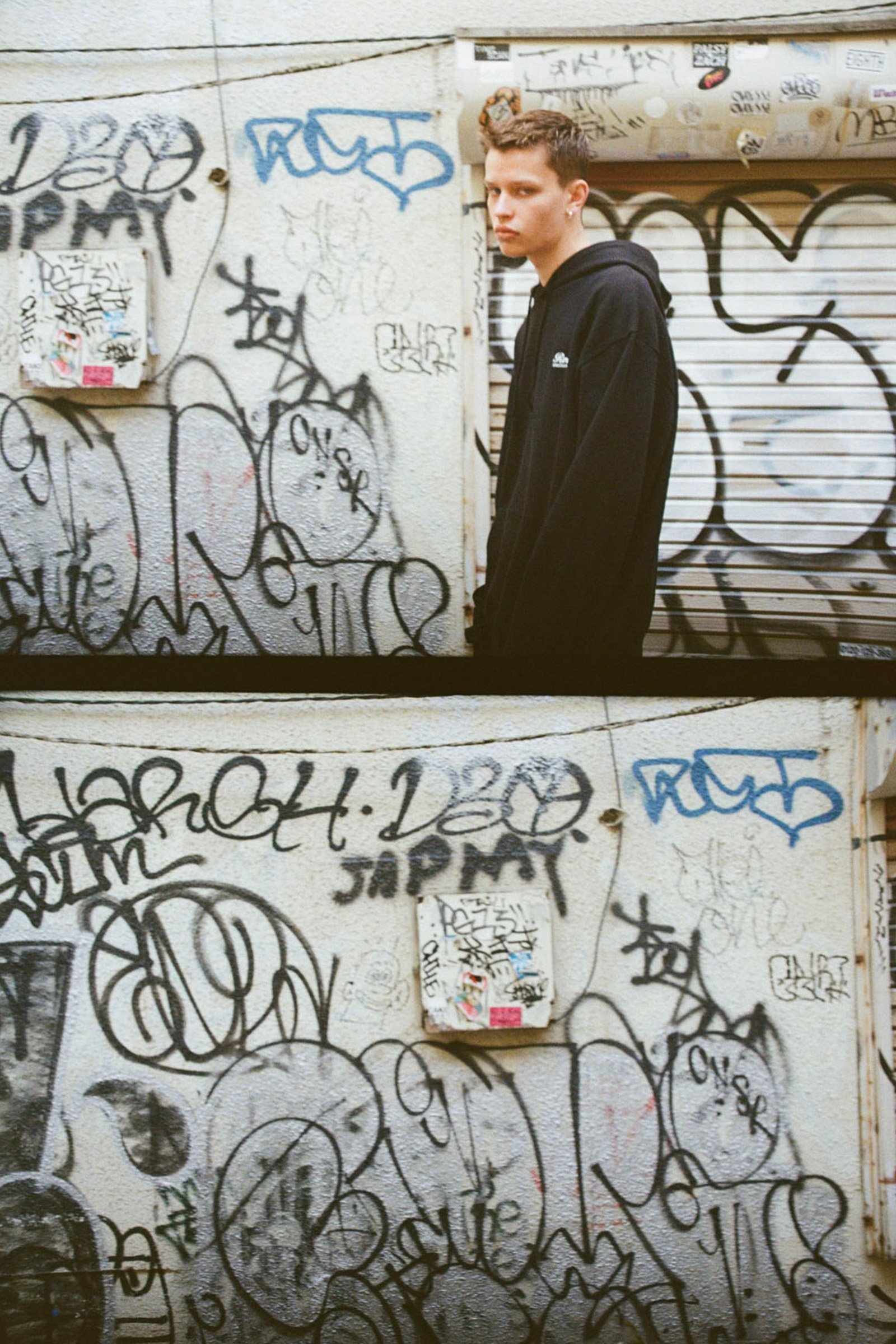 ロエンがコピー品の大規模摘発を経て新プロジェクト始動 Tシャツやパーカ発売