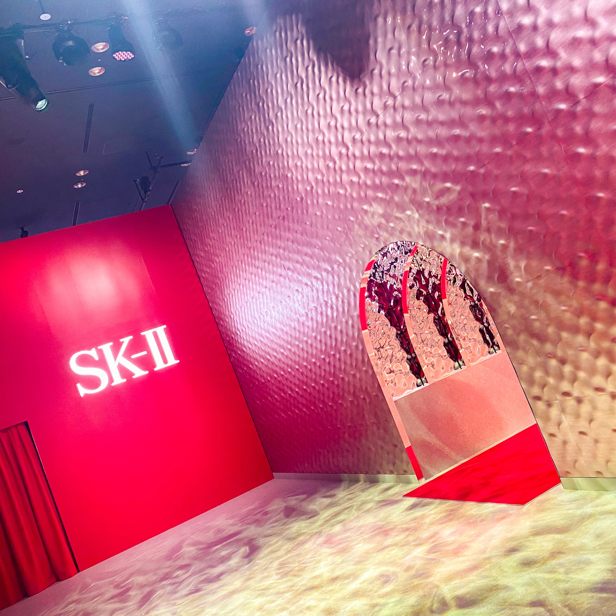 「SK-II」のグローバルイベントにTWICE ミナ、三吉彩花、渡辺直美が登場 ”真夜中の肌撮影”の舞台裏をトーク