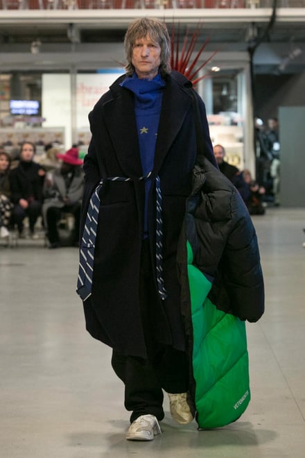 VETEMENTS 2017-18秋冬コレクション | パリ | 画像36枚 - FASHIONSNAP.COM