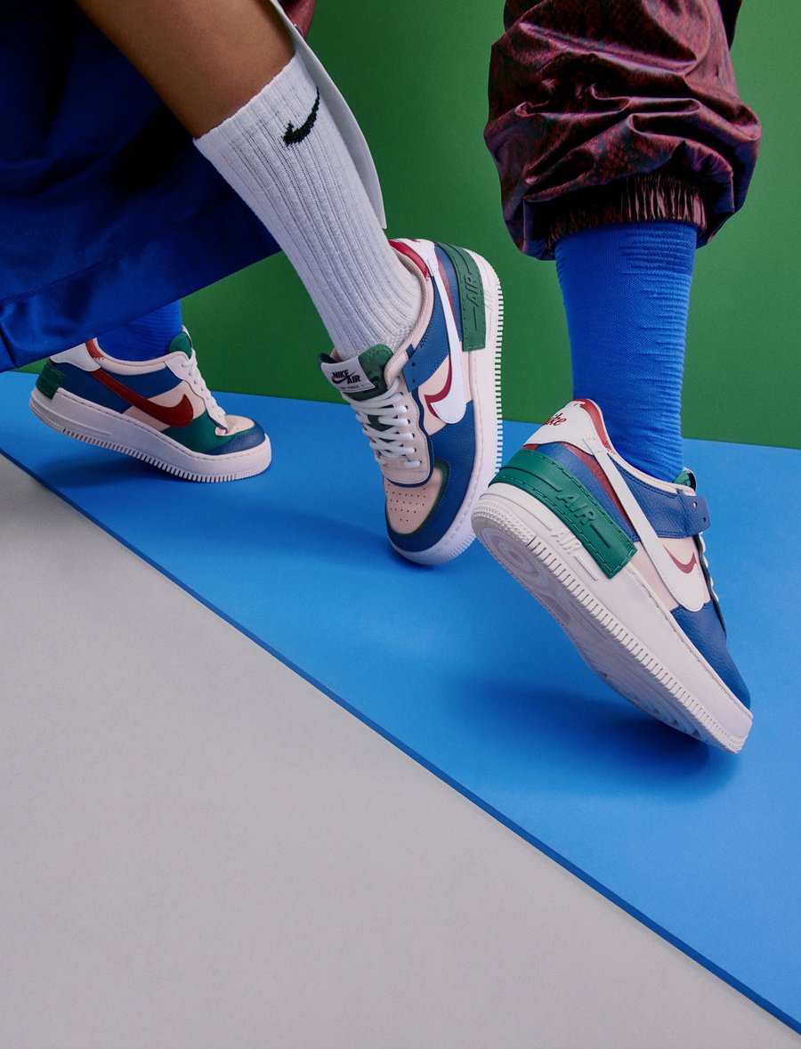 サカイがナイキのカスタマイズアイテムを「Hello sacai」限定で サカイがナイキのカスタマイズアイテムを「Hello sacai」限定で
