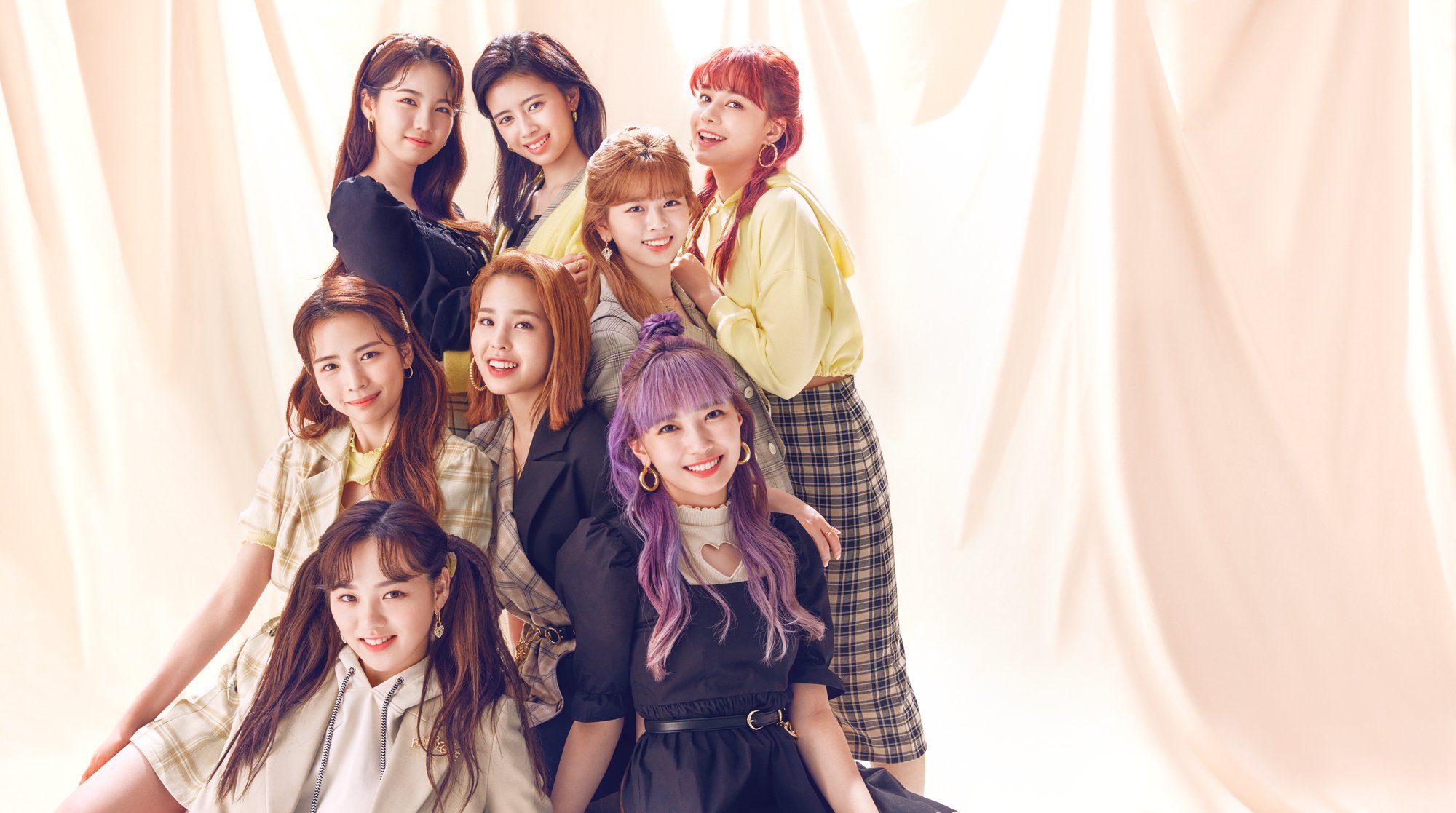 H＆MとNiziUによるコレクション第2弾が登場、虹モチーフのコラボアイテムなど